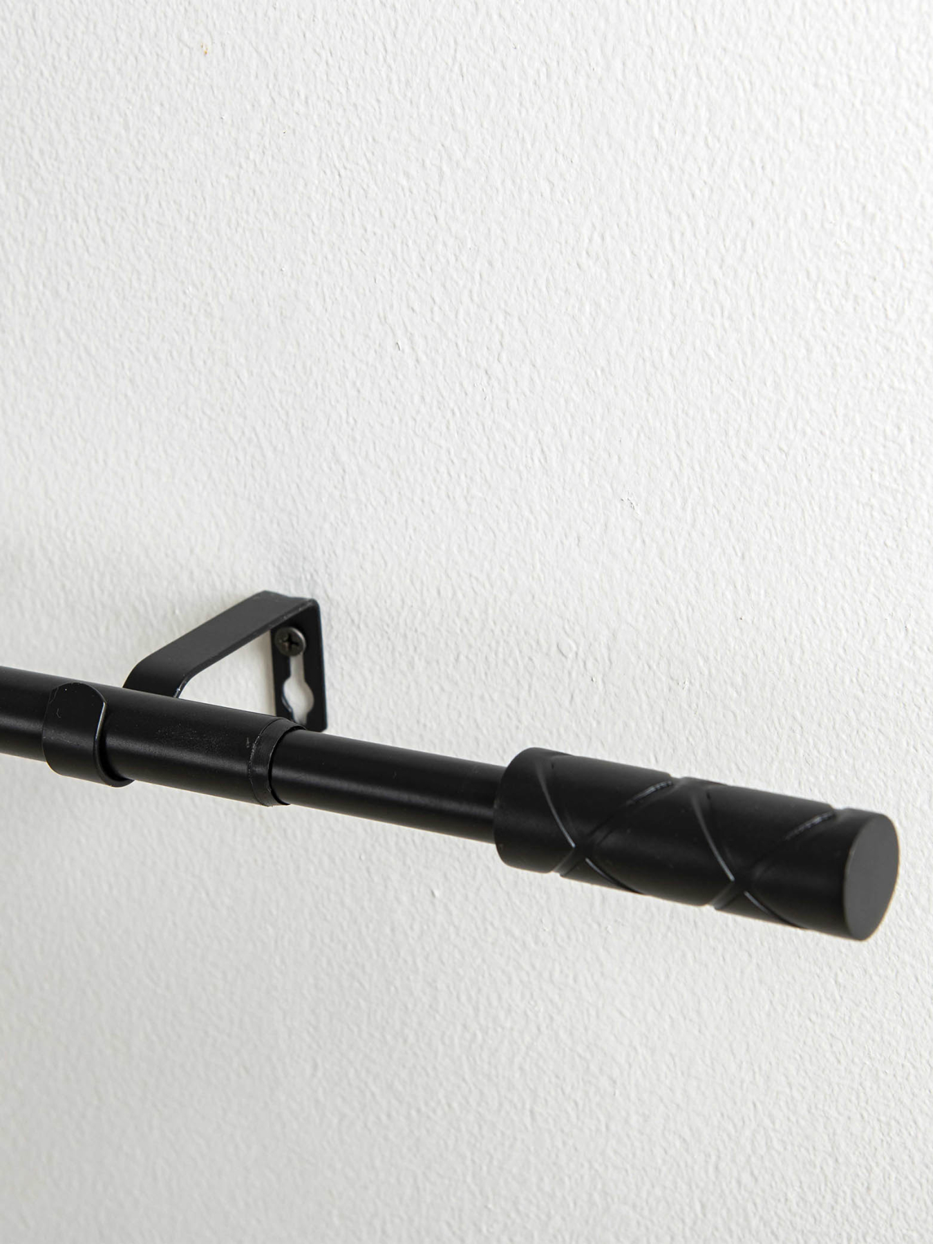 Garnýž jednořadá Roberto - matná černá 160 - 300 cm | MKLůžkoviny.cz