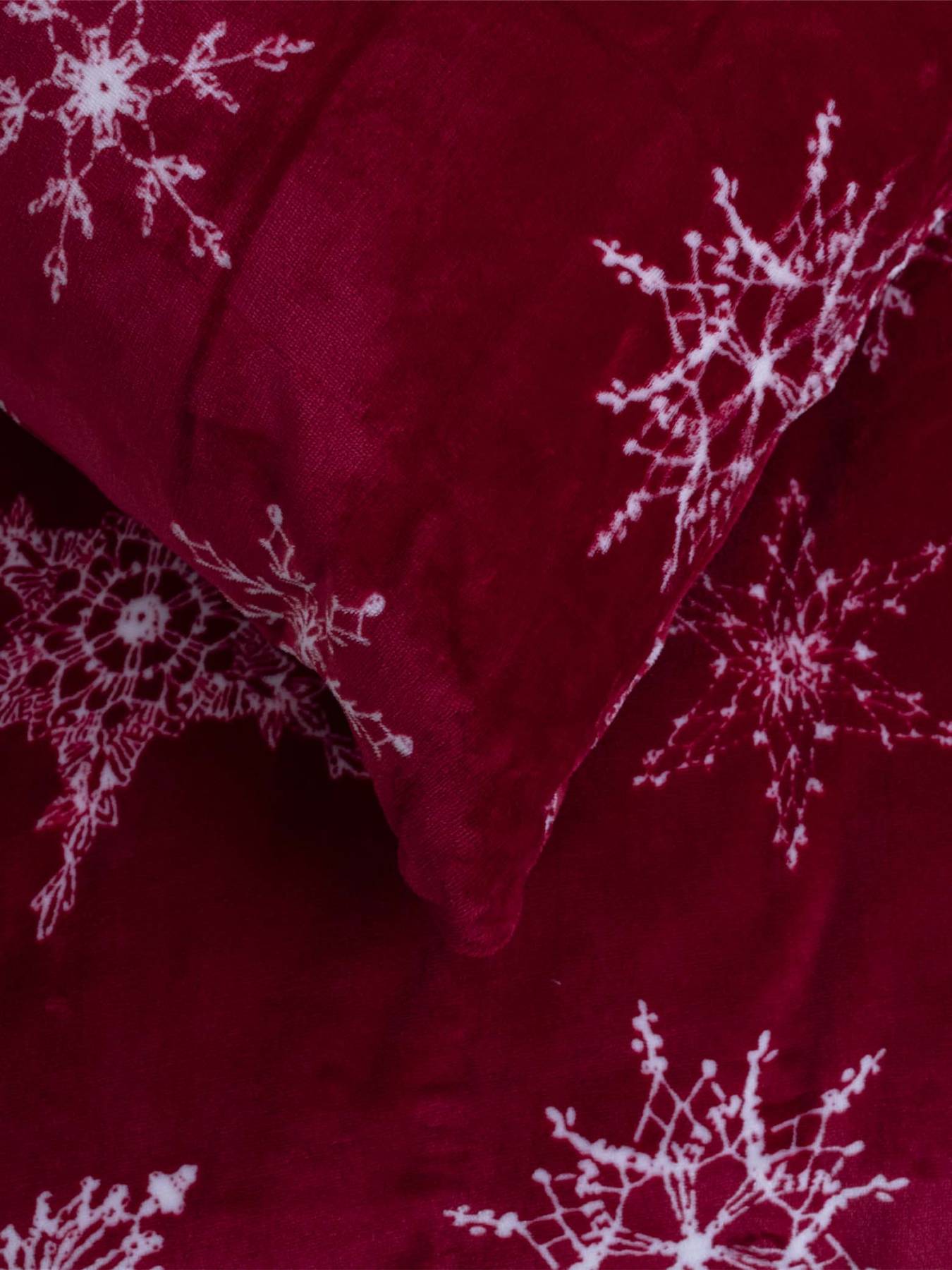 Prodloužené povlečení mikroplyš Exclusive – Sněhové vločky červené ...